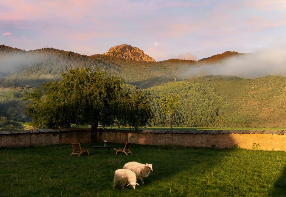 Shangri-La Qingyu·Jianshan Guipu Manor (Napahai Scenic Area Branch ...