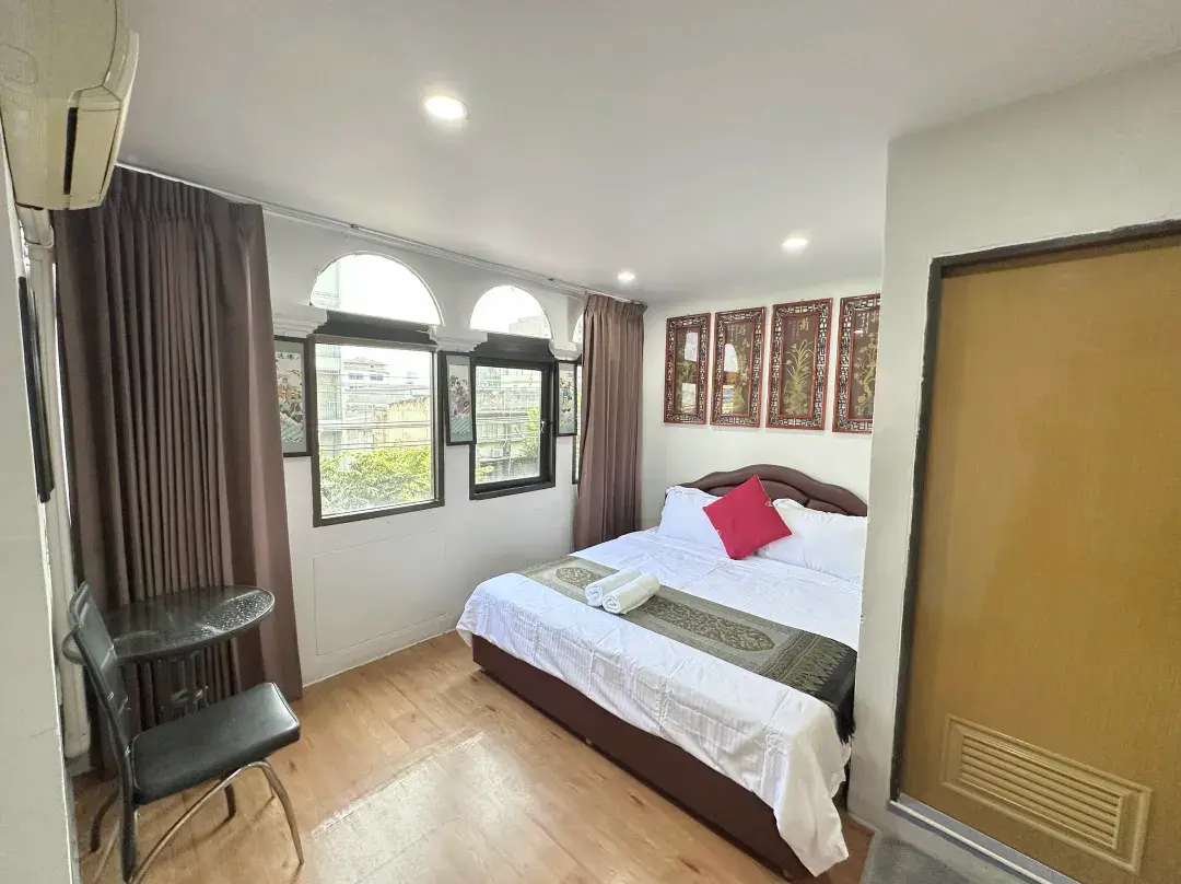 Longzhu Guesthouse - Bangkok