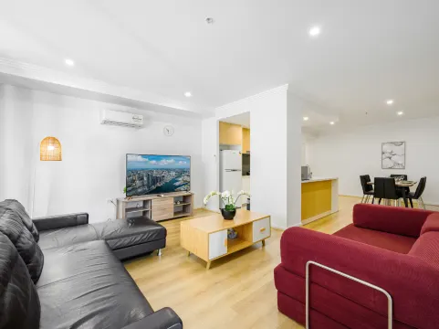 Liverpool 3br With Car Parking Near Train/shopping - Sydney