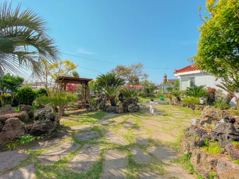Private House With Front Yard | 5 Minutes From The Sea • Yard • Dogs Allowed - Jeju