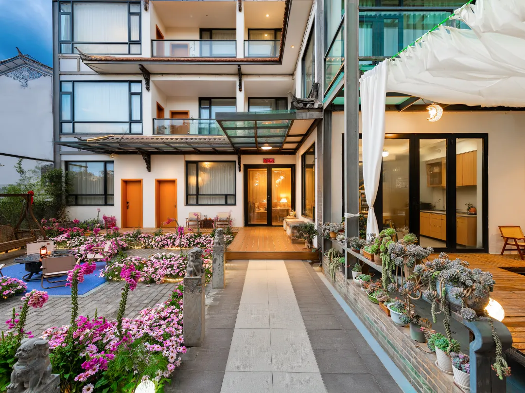 Yueqi Rongshe Hostel - Dali