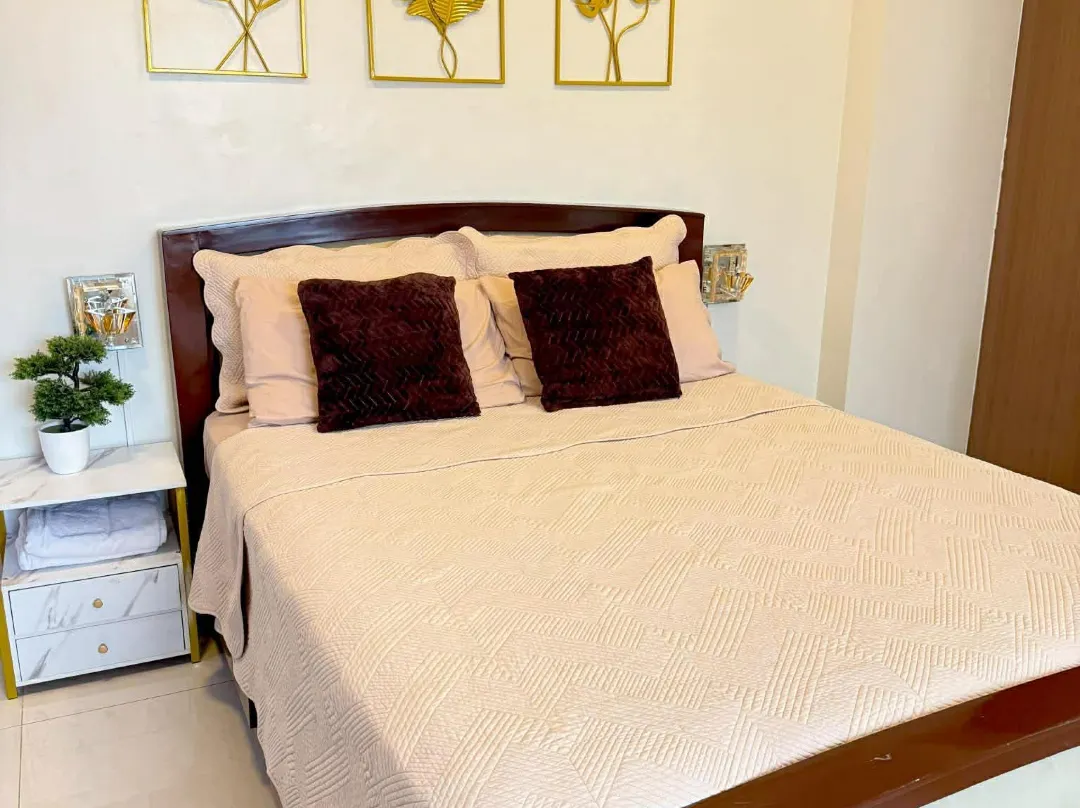 Chic Unit With Balcony - Free Wifi & Netflix Across Naia Terminal 3 Airport - Taguig