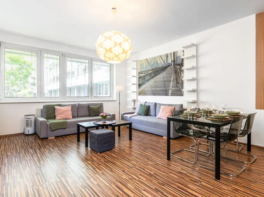 Urban Escape, Top Location & Private Parking - Bratislava