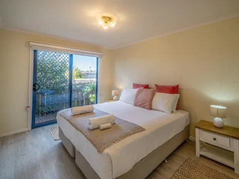 Salty Kisses - Bicheno