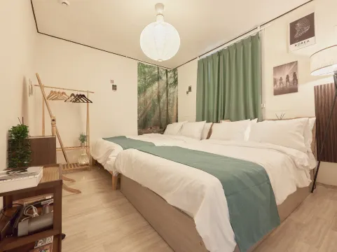 Seoul Itaewon Namsan View · Midnight In Itaewon - Seoul