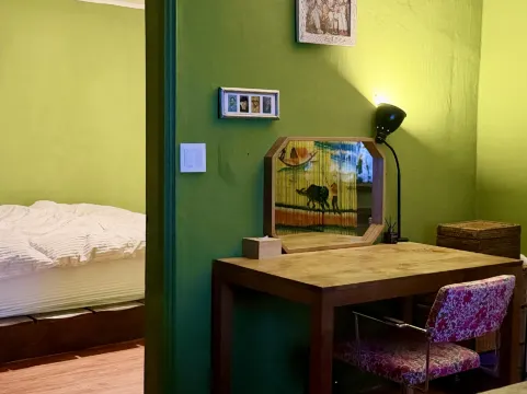 Where Past Meets Present On Antique Street, Itaewon - Seoul