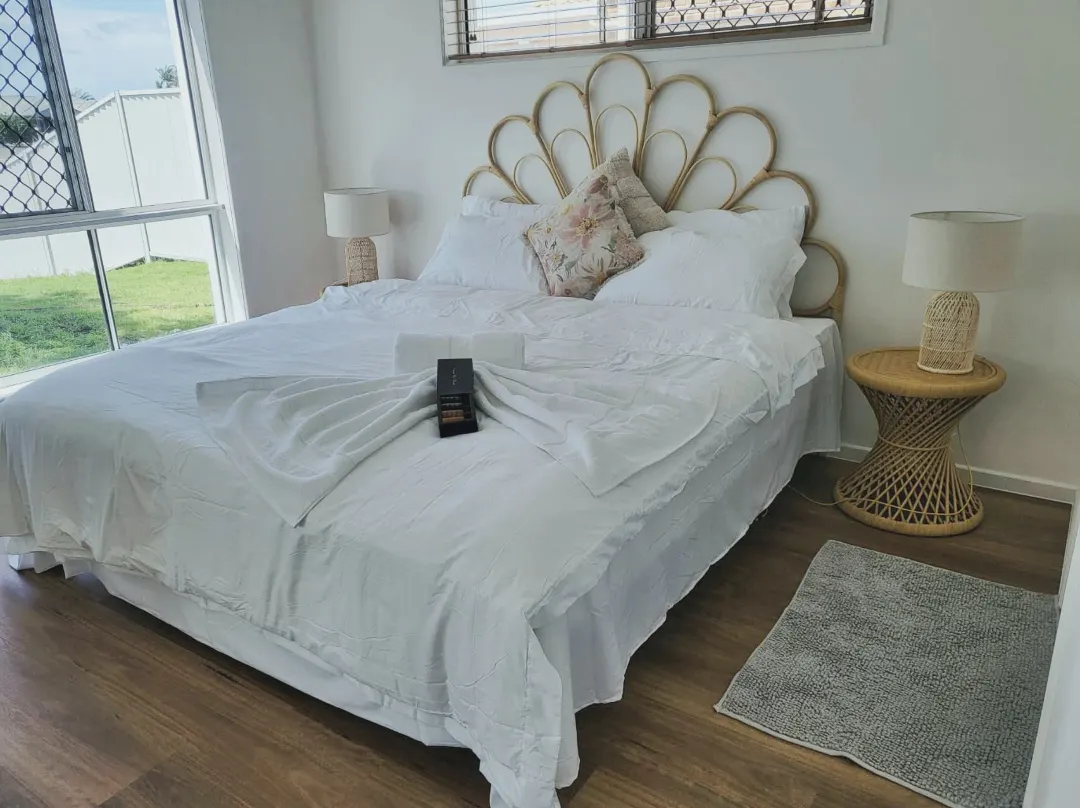 Waterfront Cosy Getaway - Bribie Island