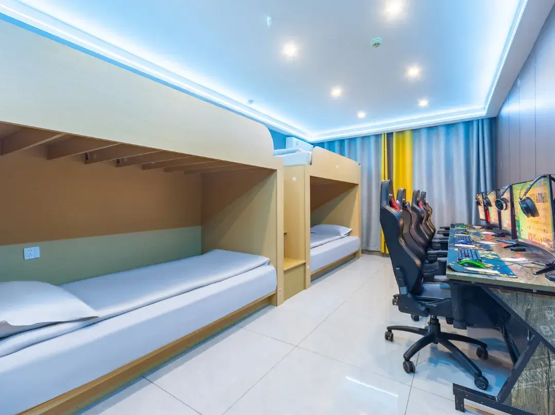 Chengbai E-sports Hotel - Xinyang