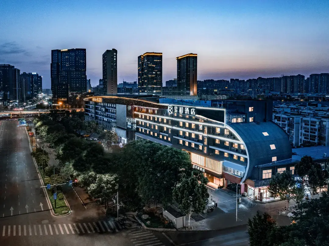 Starway Hotel - 