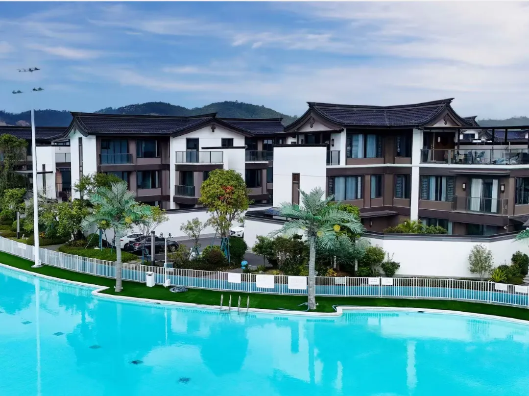 Qingyuan Jihuayuan Aishang Dujia Bieshu - Qingyuan