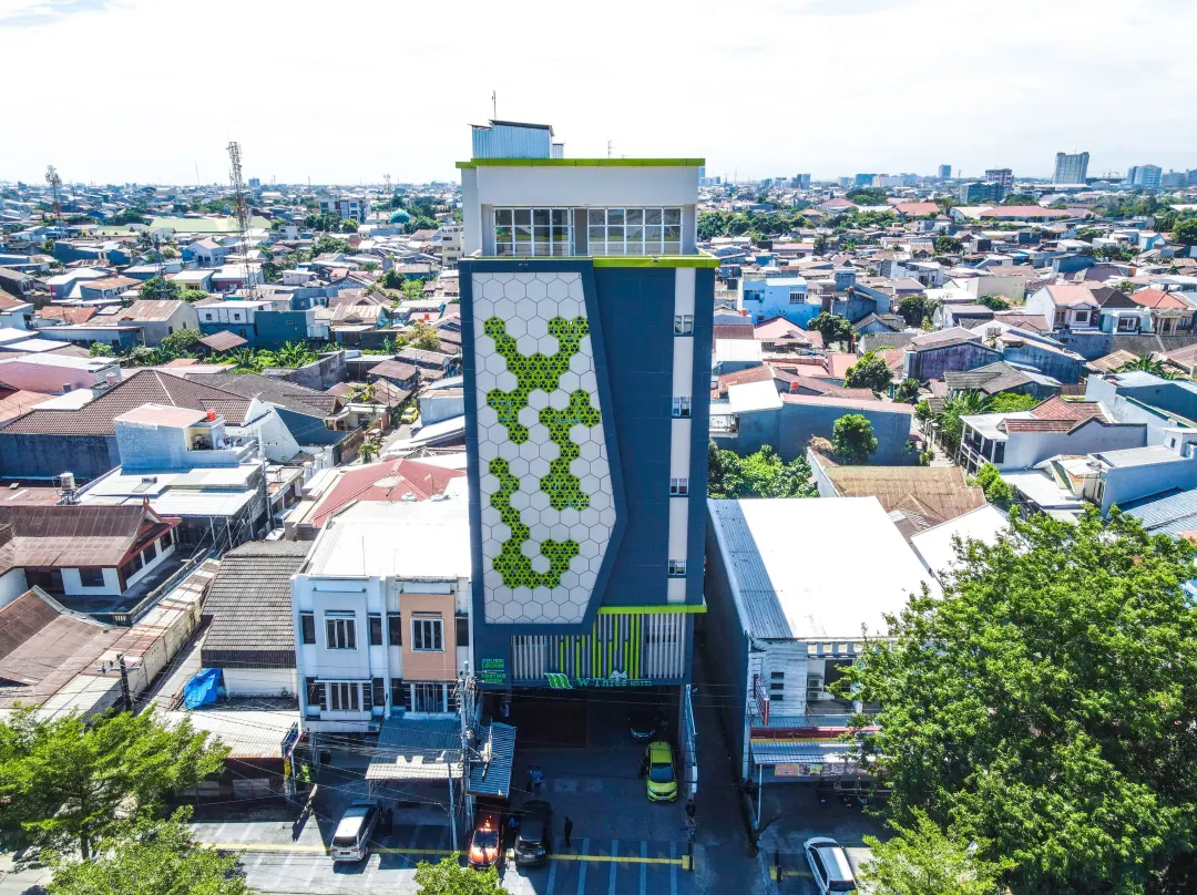 W Three Style Hotel Makassar - Makassar