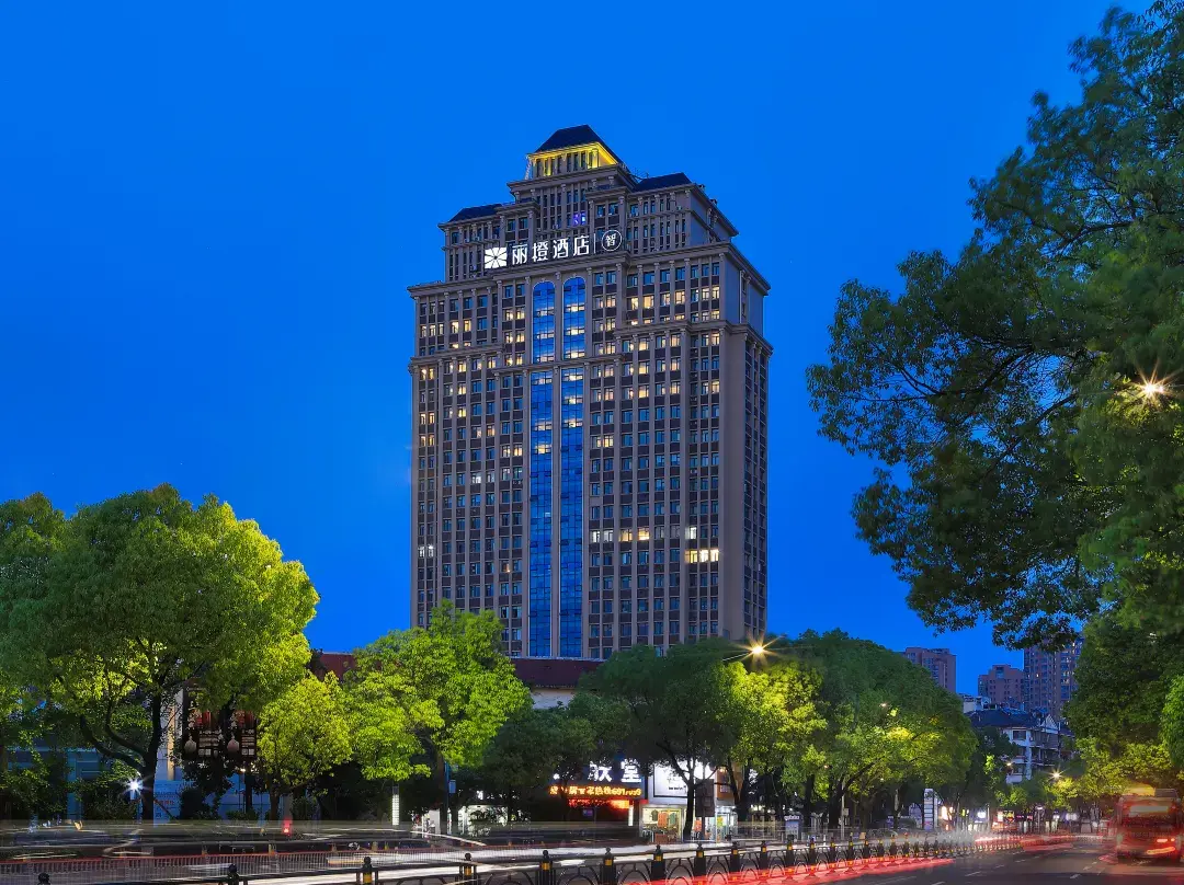 Ease Hotel · Zhi - Yichang