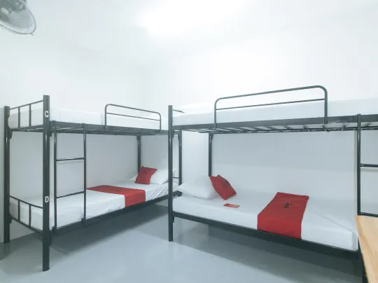 Reddoorz @ Qhouzz Near Pup - Quezon City