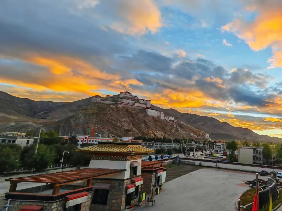 Jiangzi Nyangchu Manor House Hotel - Tibet