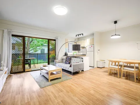 Burwood 2br Lovely Apt Near Train With Car Parking - Sydney