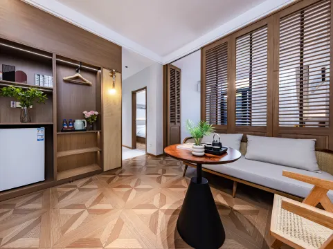 Blossoms Hotel - Kunming