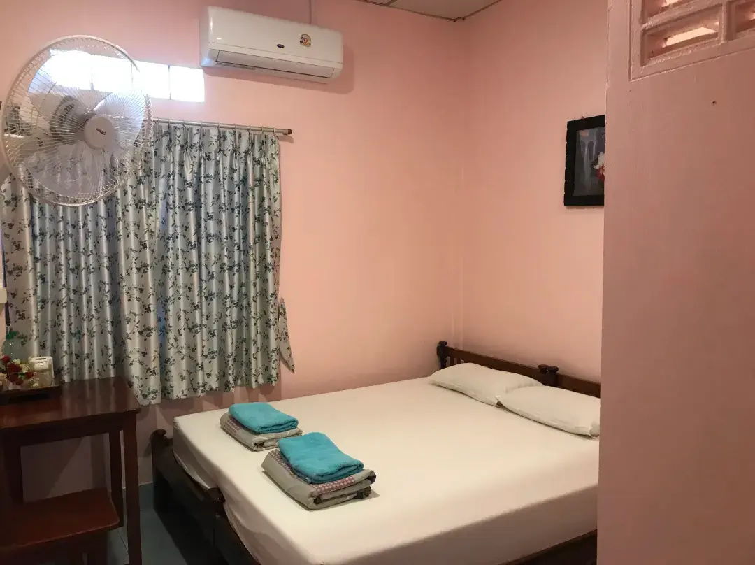 Vitoonguesthouse2fanrooms & Aircondition - Thani