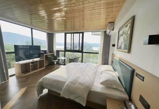 Seaview Time Hotel (Kunming Dianchi Haigeng Dam)(海景时光酒店（昆明滇池海埂大坝店 ...