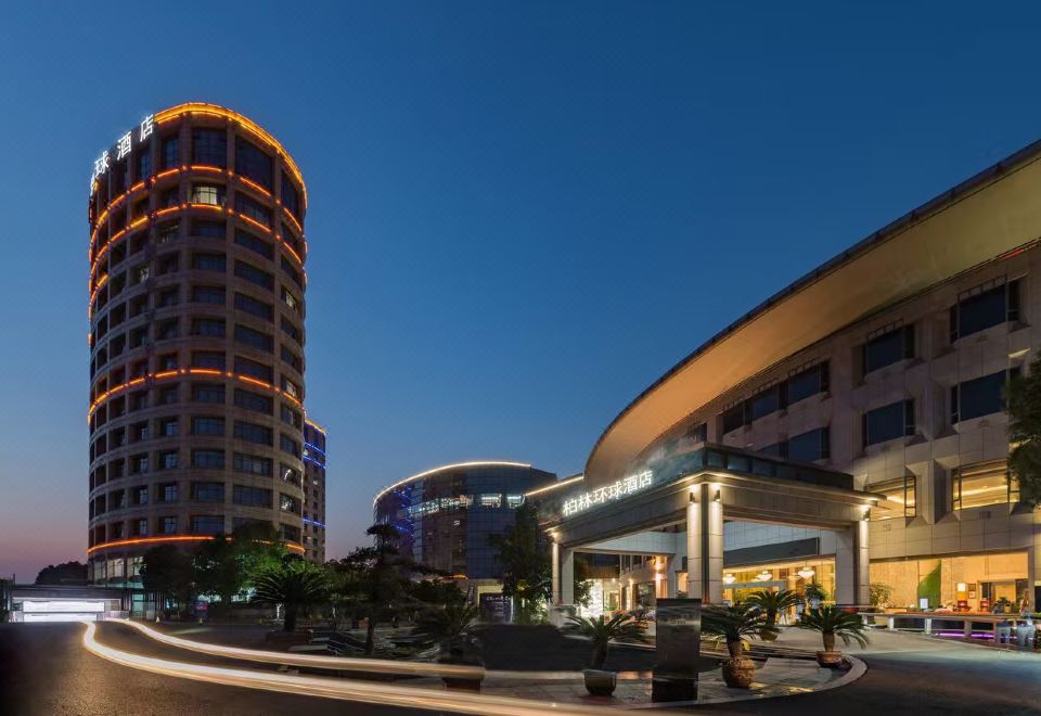 Discover the Ningbo Berlin Universal Hotel A Luxurious Stay in China!