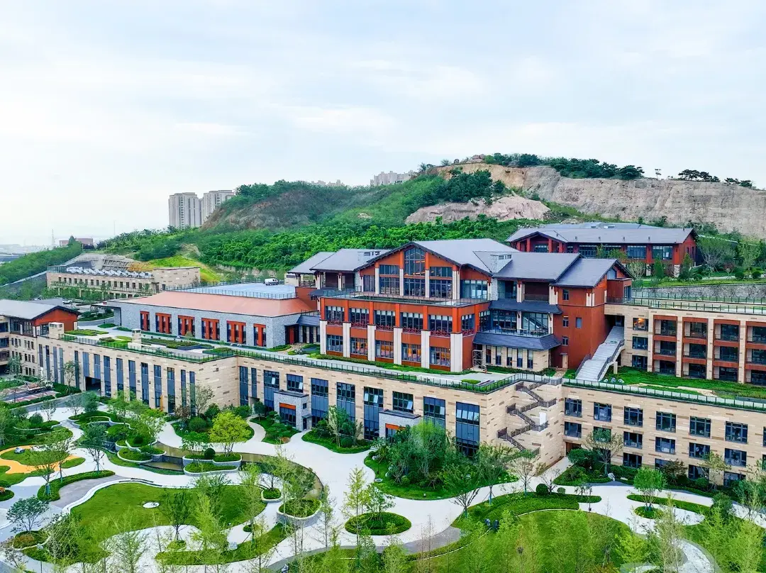 Qingdao Red Rock Hotel - Qingdao