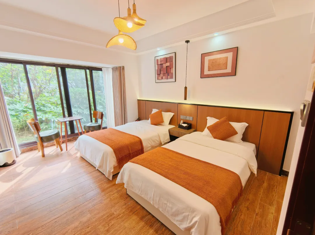 Qingyangju Villa | Classical Woodwork & Light Shadow Space, Family Art Resort - Zhangjiajie