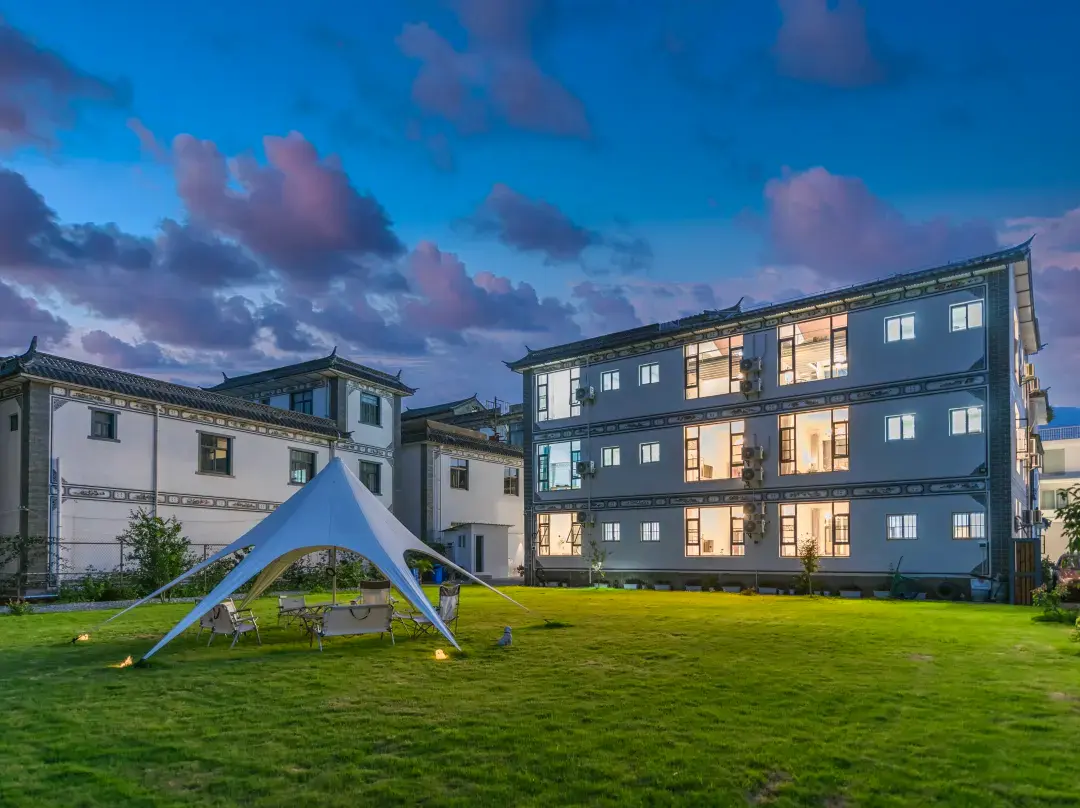 Lawn | Juean Caoping Dujia Garden Homestay - Dali