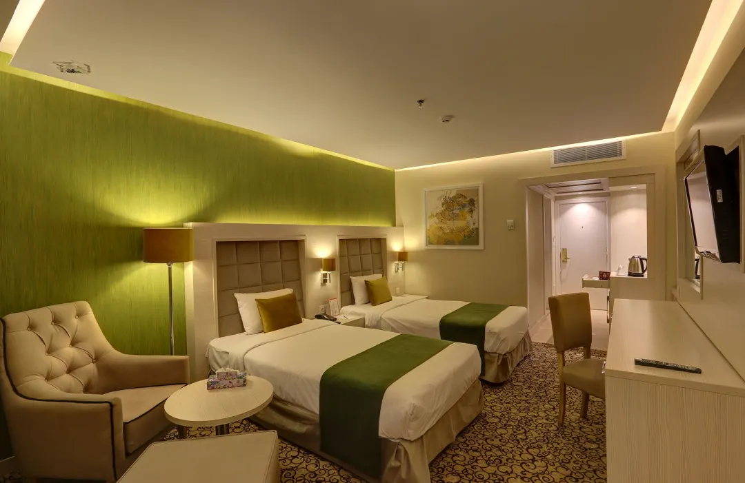 Enghelab Hotel - 