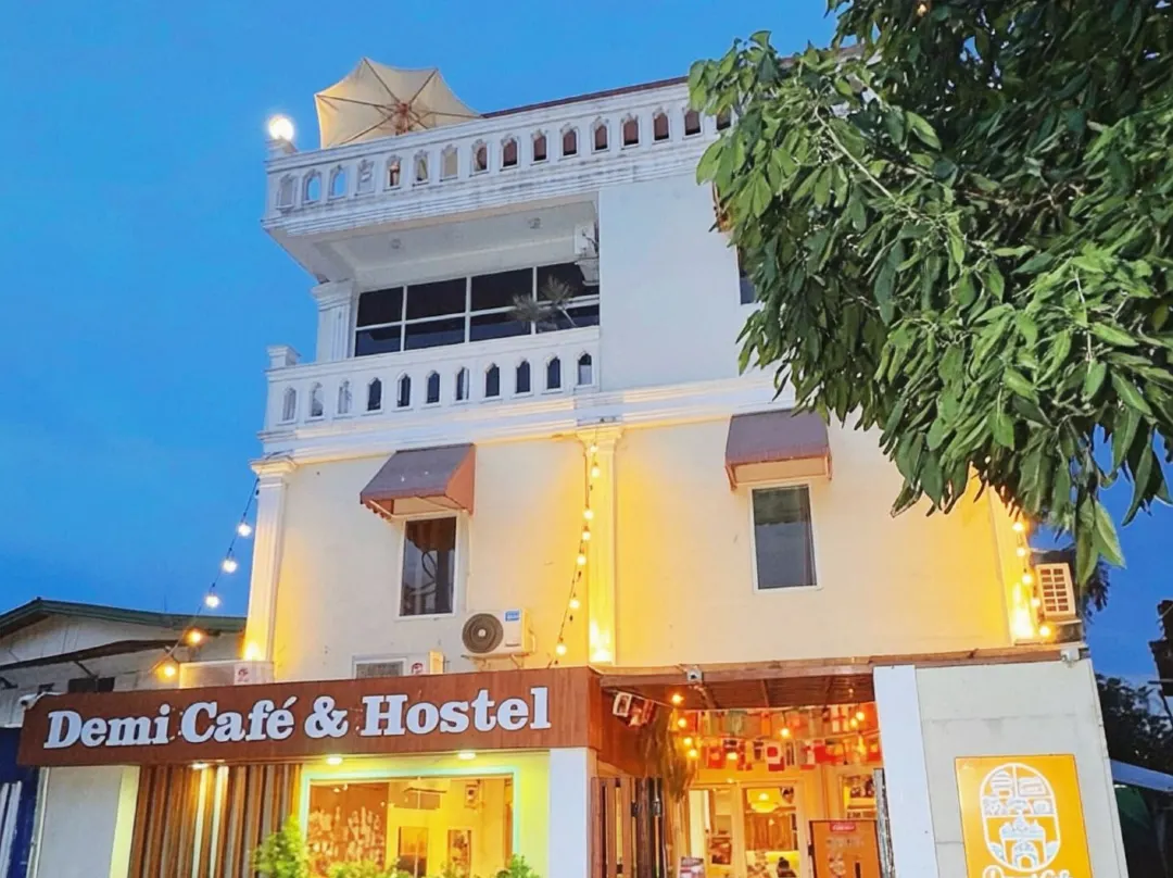 Demi Cafe & Hostel - Vientiane
