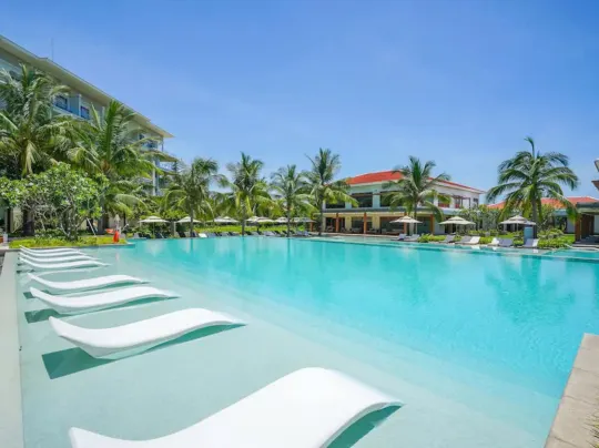 Luxury Danang Beach Resort - Da Nang