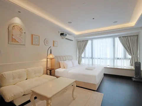 Rnf Romantic French Elegant Style # Movie-themed Surround Sound # Private Movie Theater - Johor Bahru