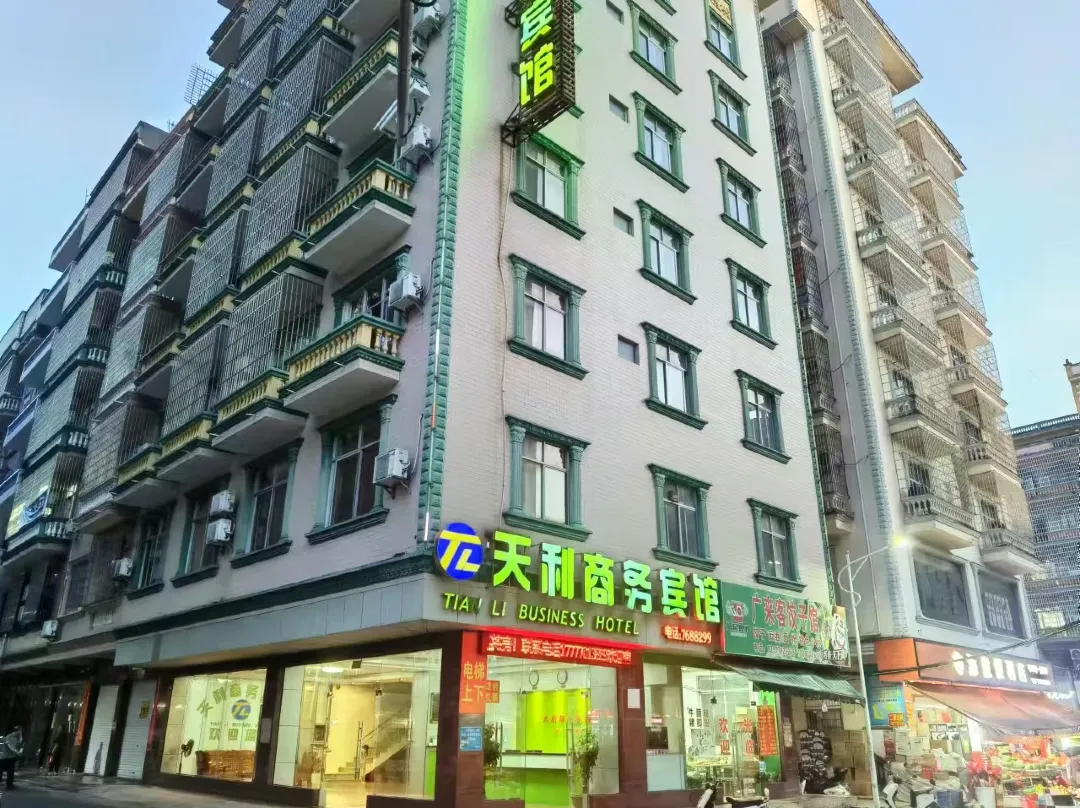 Dongxing Tianli Business Hotel - Móng Cái