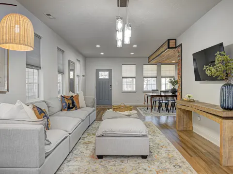 Spacious Renovated Home Near Attractions - Indianapolis, IN