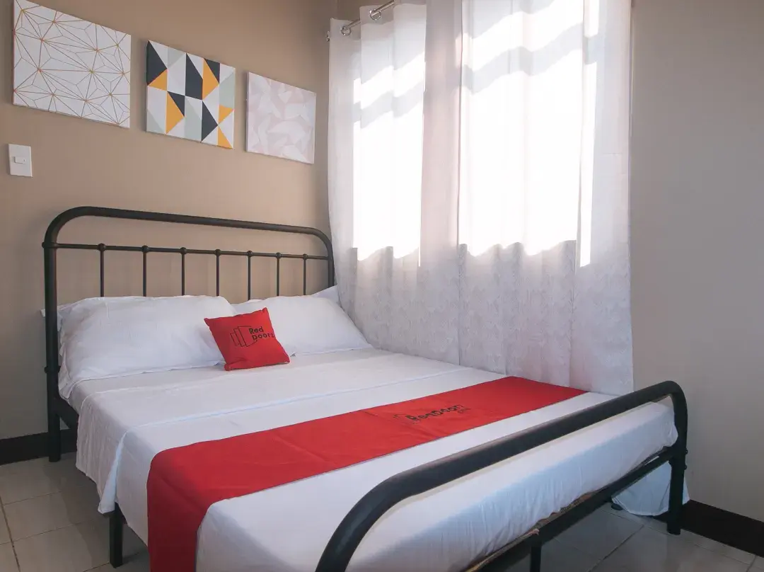 Reddoorz @ Aurea Apartelle - Pavia