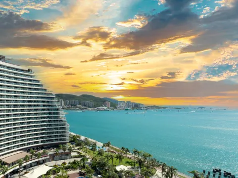 Central Coast Sea View Hotel - Sanya