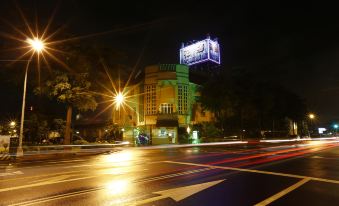 Huaxiang Motel - Fengshan by HXgroup(花乡商务汽车旅馆-凤山店) (Гаосюн ...