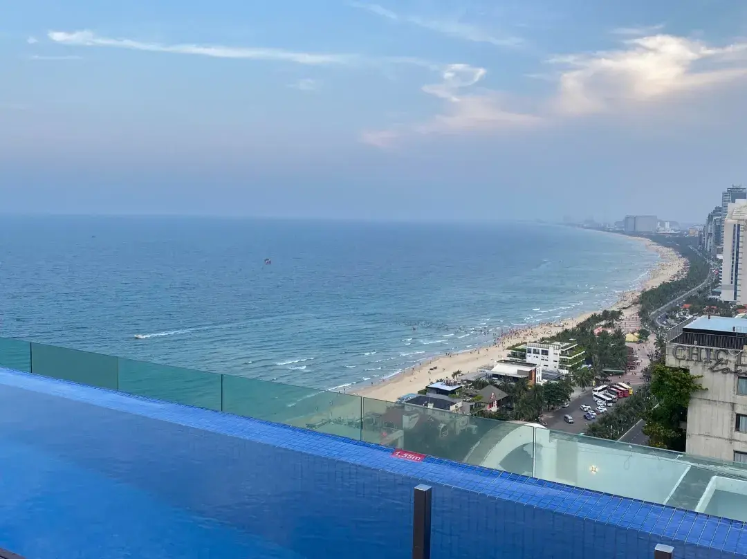Aparthotel In A La Carte - 2 Bedrooms, Balcony, Beachfront, Rooftop Pool, Central - Da Nang