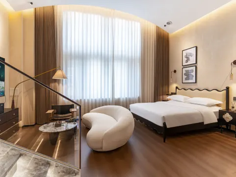 Yishang Banshan Hotel - Kunming