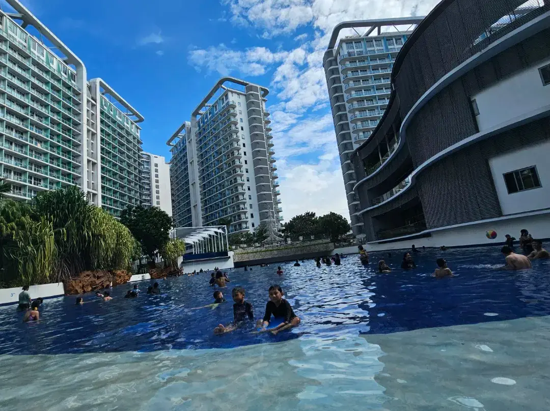 Azure Urban Resort Residences | 1br With Balcony | Free Pool Access & Wi-fi - Taguig