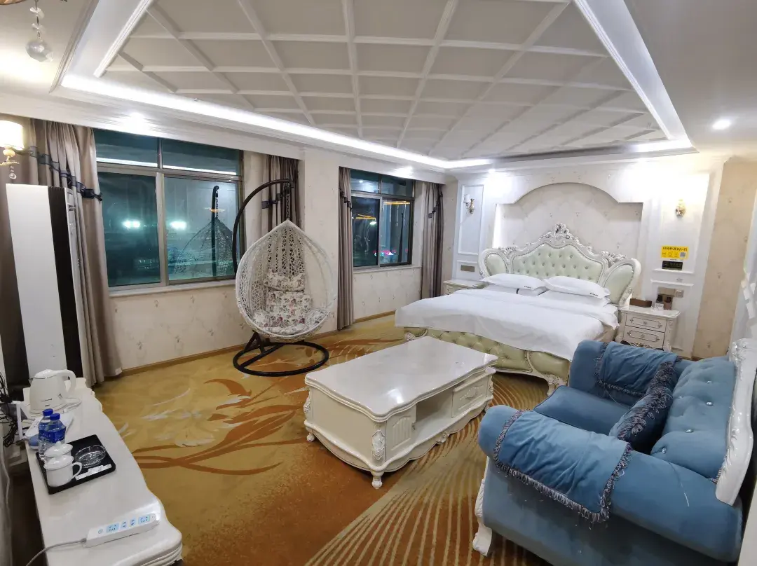 Lanmeng Theme Hotel - Lincang