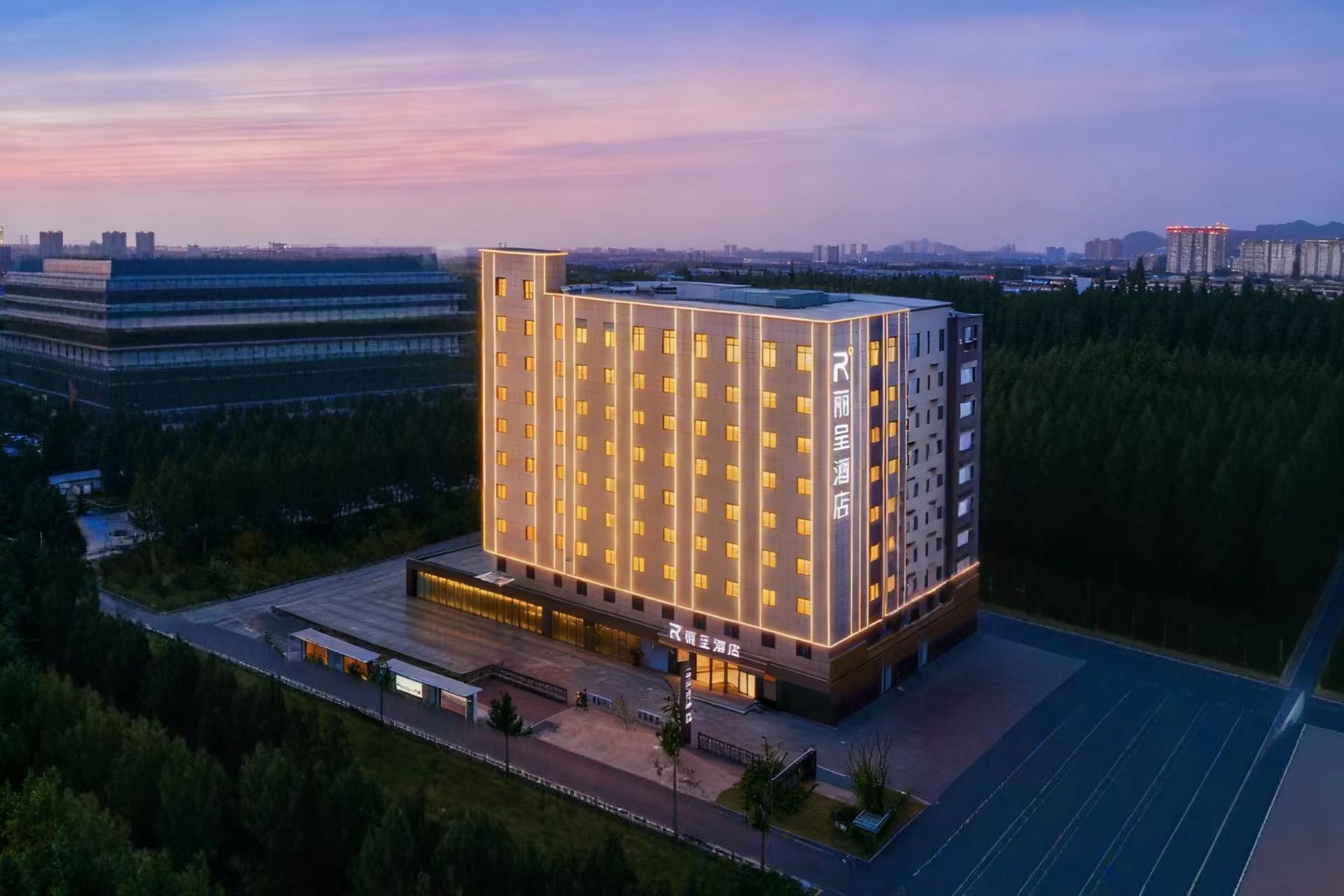 Licheng Hotel, high-speed railway station South Street, Yantai Reviews ...