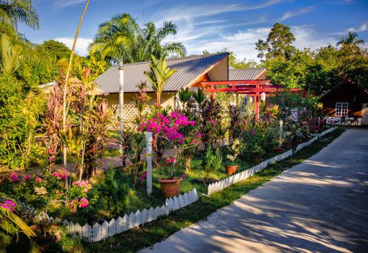 仙本那Timba Garden-免費市區/碼頭接送 - 2025 仙本那酒店訂房最新優惠及住客評價｜Trip.com