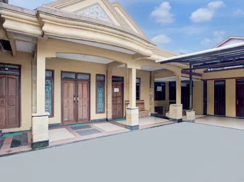 Hotel O Balikpapan Near Taman Beruang Madu Formerly Palm Cafe Inn - Balikpapan