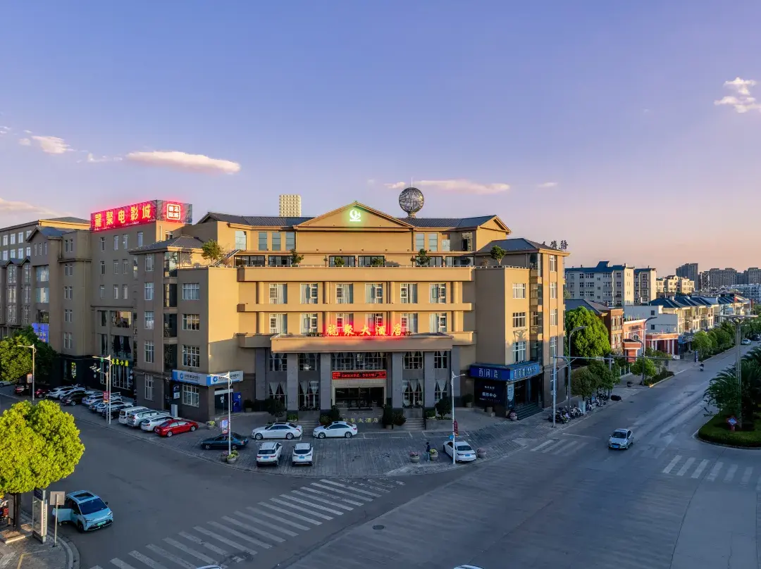 Qujing Longju Hotel - Qujing