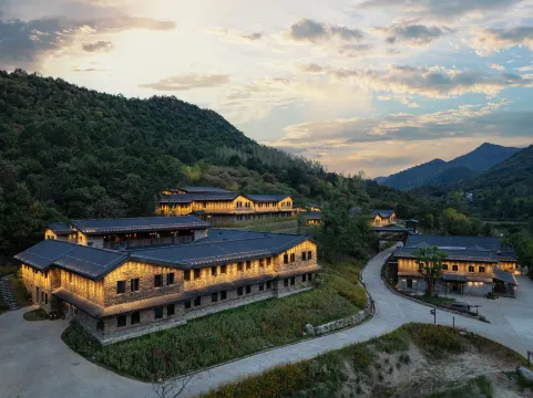 Jingshan Farm Century-old House Hotel - Xiangyang