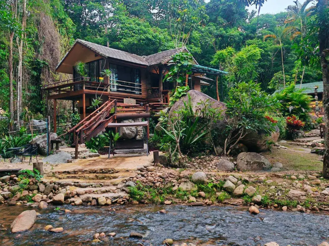 Tharnthong Lodges - Doi Saket District