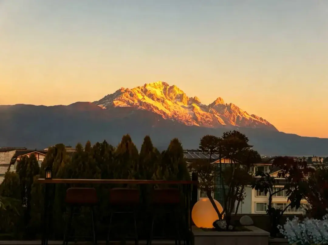 Lijiang Yushan Resort -Rooftop Golden Sunrise Over Jade Dragon Peak, Naxi Cultural  Experience - Lijiang