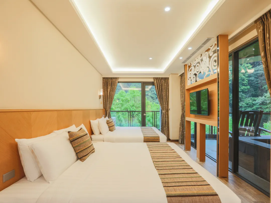 Sunrise Spring Hotel - Dahu Township