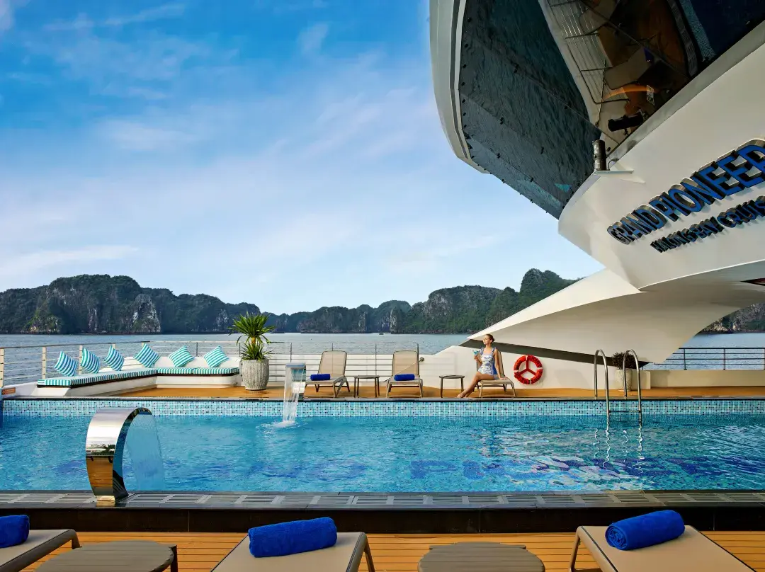 Grand Pioneers Halong Bay Cruise 2 - Tuần Châu