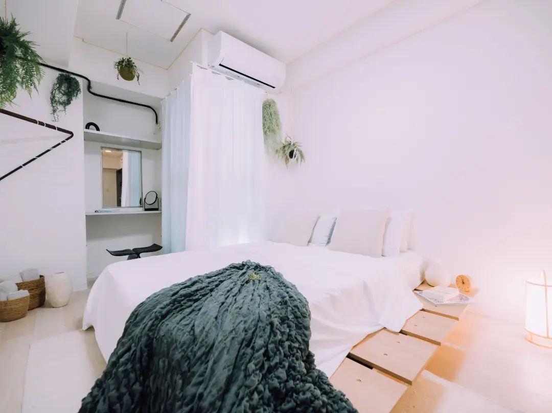 Minimalist Loft 7: Namba Compact Studio & 24/7 Gym - Osaka