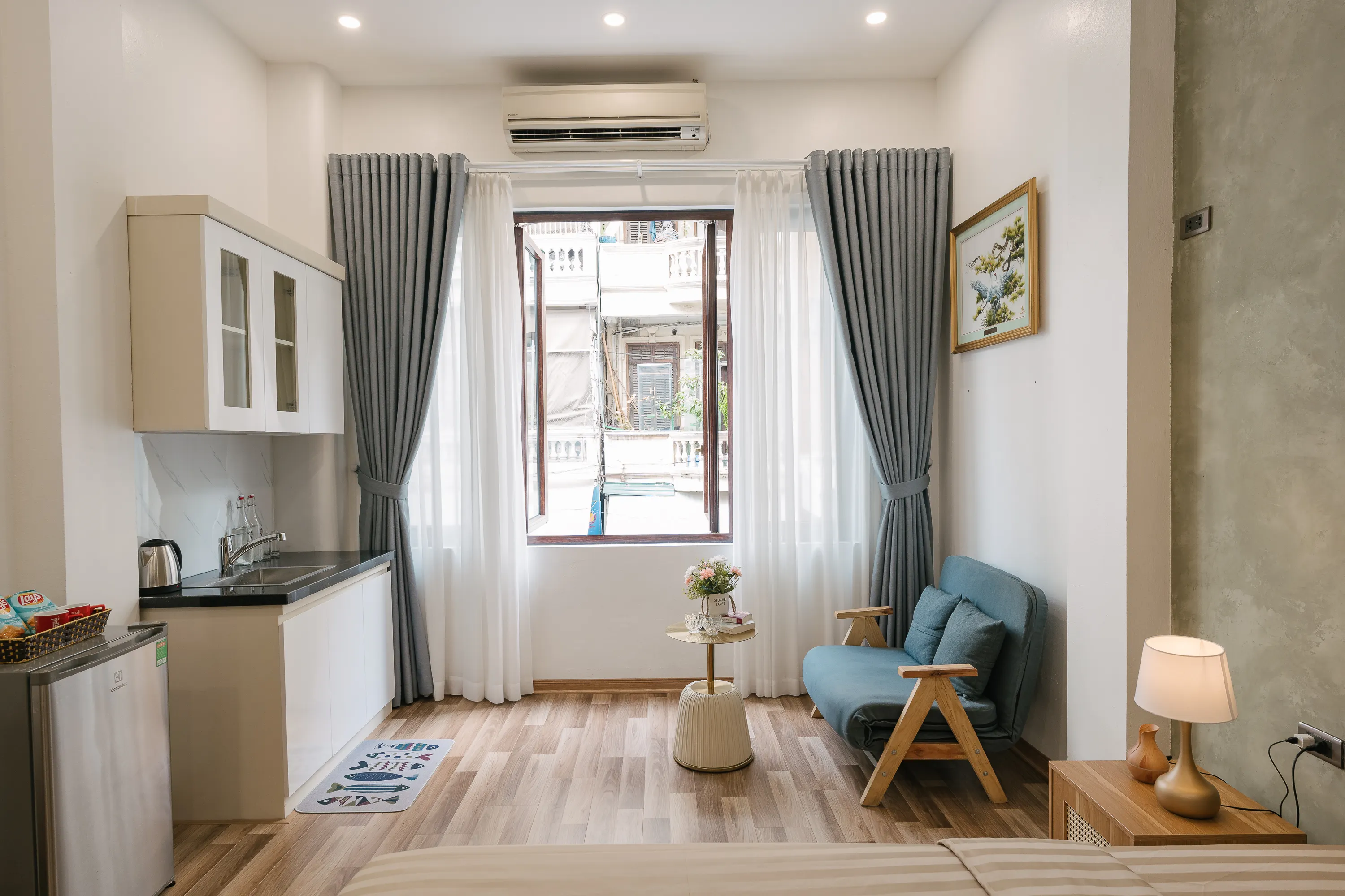 Tamundi Homestay Train Street View- Dong Xuan Market - 90 Photos, Reviews & Deals | Trip.com